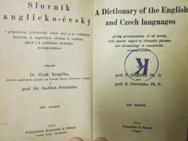 A Dictionary of the English and Czech Languages, giving pronunciation ...