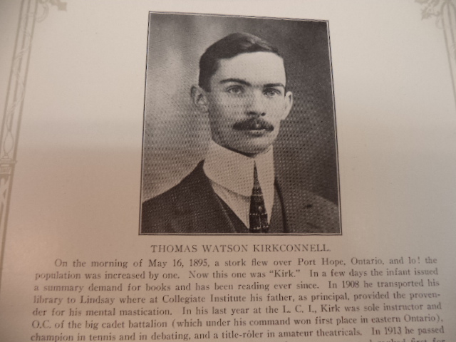 Queen's University Year Book. Arts 1916